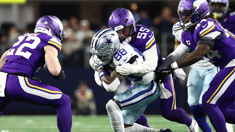 Former Oklahoma quarterback bounces back in lopsided win for division ...