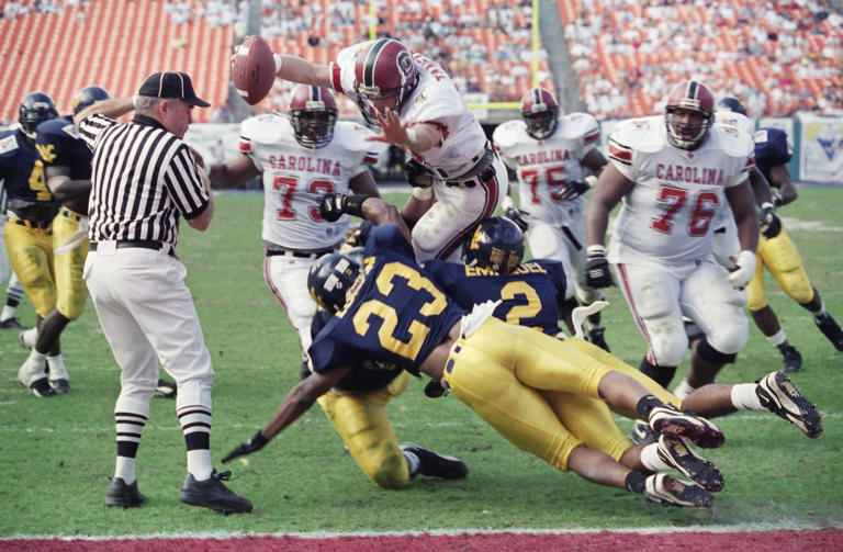 Former Gamecock QB Steve Taneyhill dies at 52