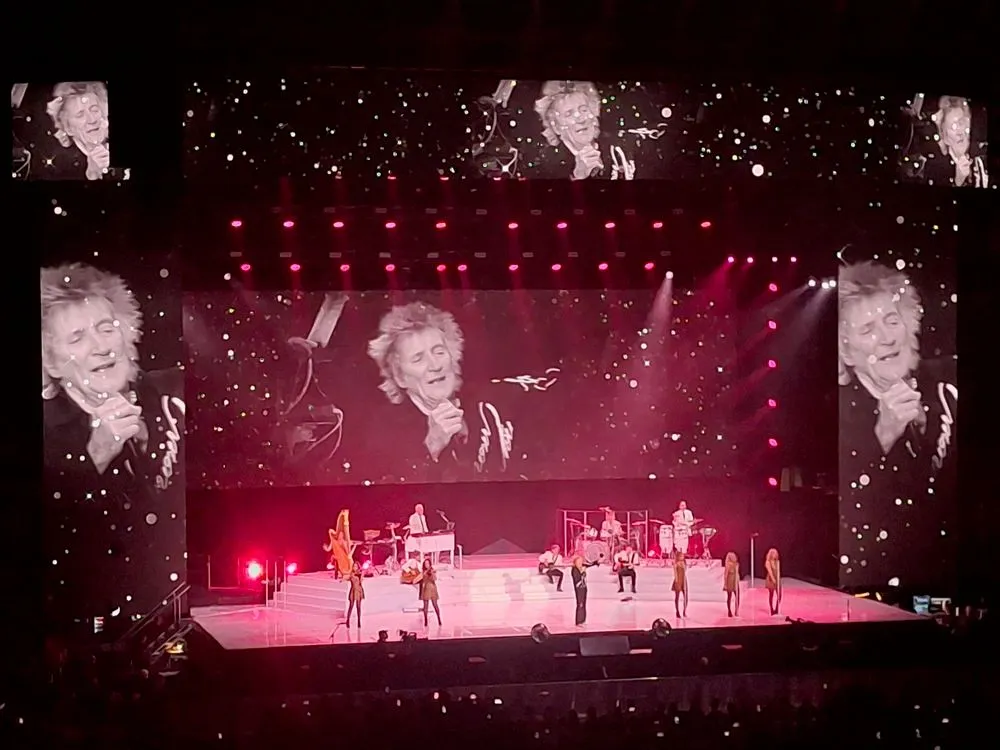Ο Rod Stewart στο ΟΑΚΑ: Λας Βέγκας, κάντρι glam και πολιτικά δικαιώματα