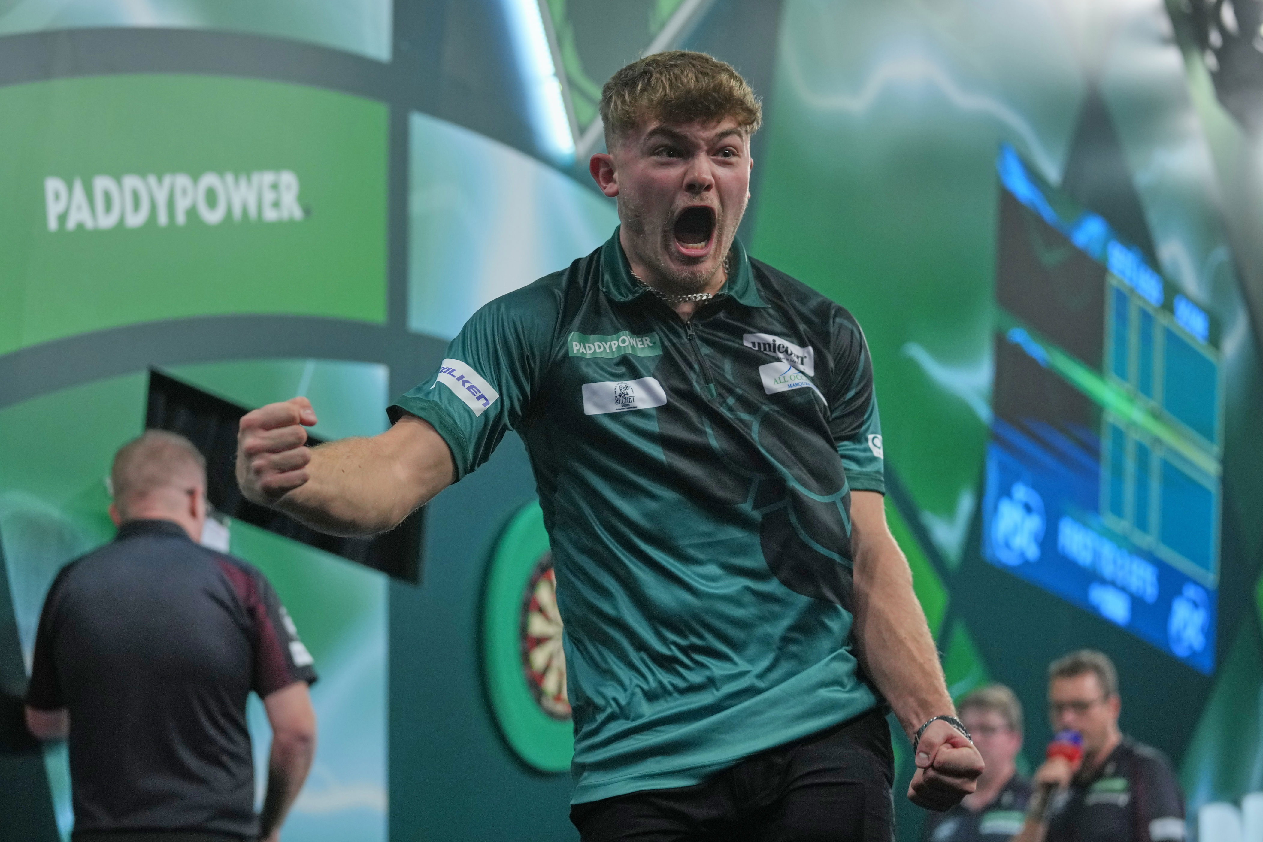 Darts player sorry for repeatedly punching table after tough loss at ...