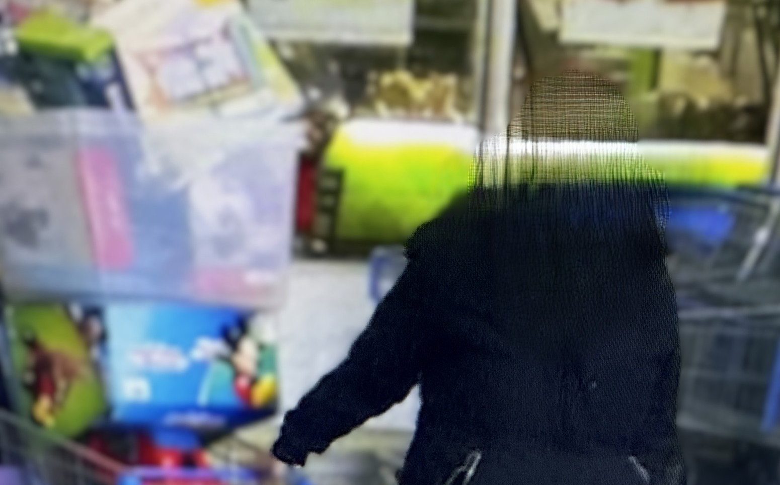 Shoplifter tries to rob Walmart during a cop event