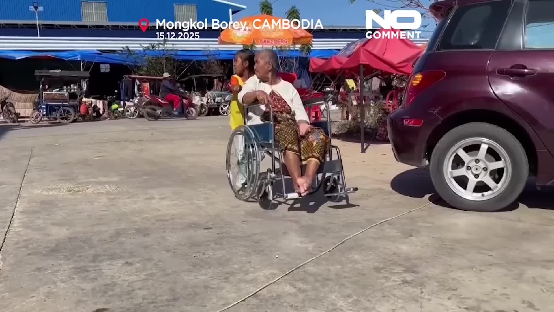Über 300.000 Menschen fliehen in Kambodscha nahe der thailändischen Grenze