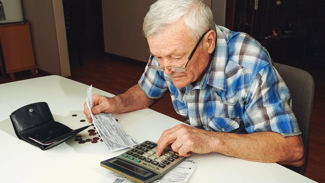 New research shows retirees need to withdraw less to make savings last ...