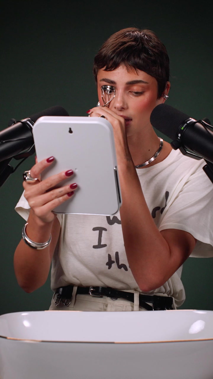 Taylor Hill’s genius eyelash curler hack