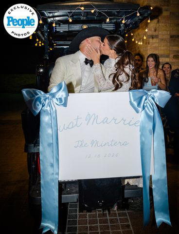 Baseball pro AJ Minter marries Anna Hardee in 'elegant, chic' wedding ...