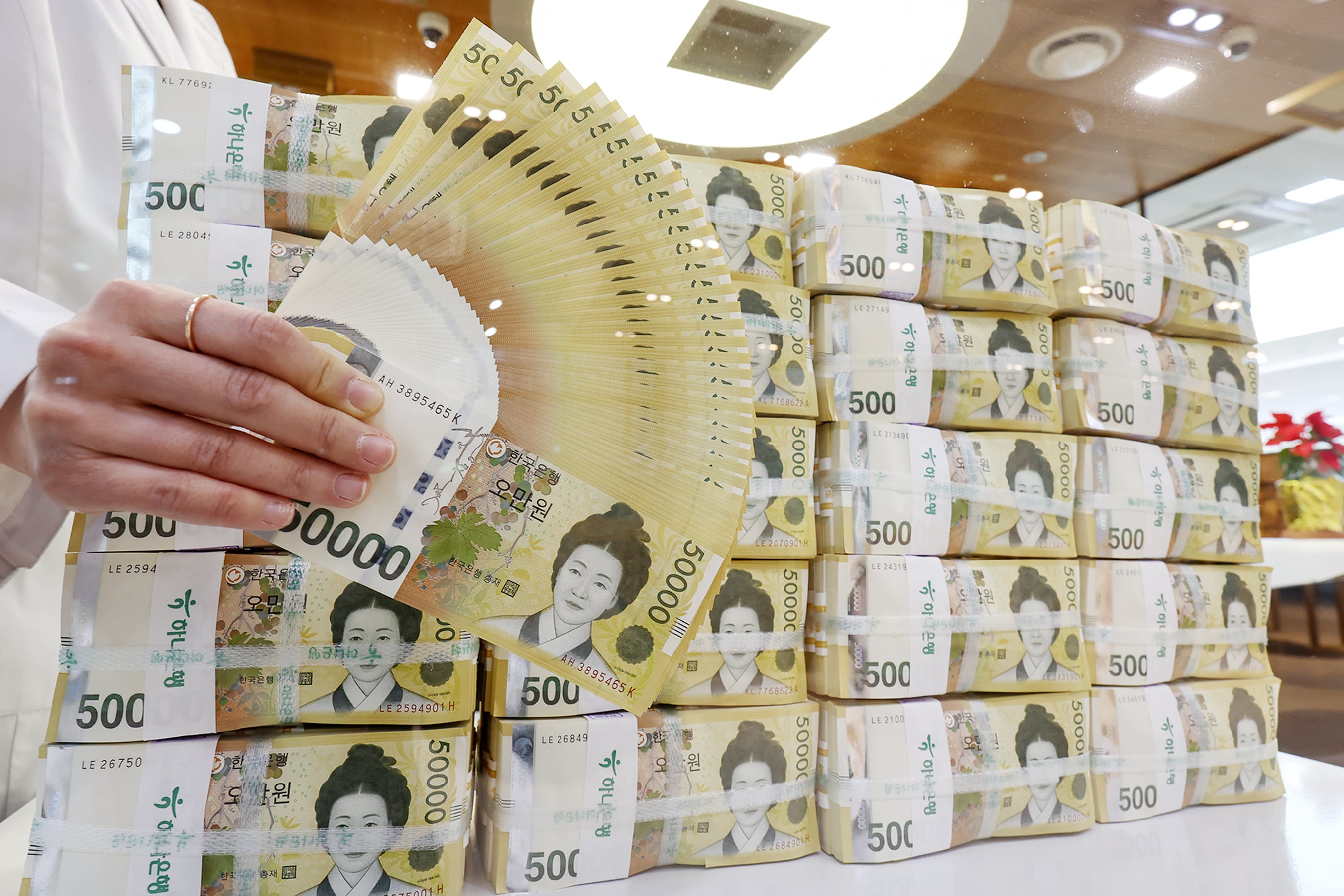 Jeongeup City distributes 300,000 won to all citizens