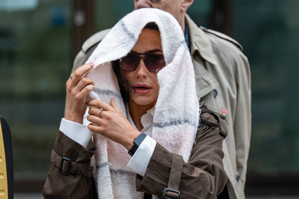 Probation officer admits relationship with prisoner – at HMP Belmarsh