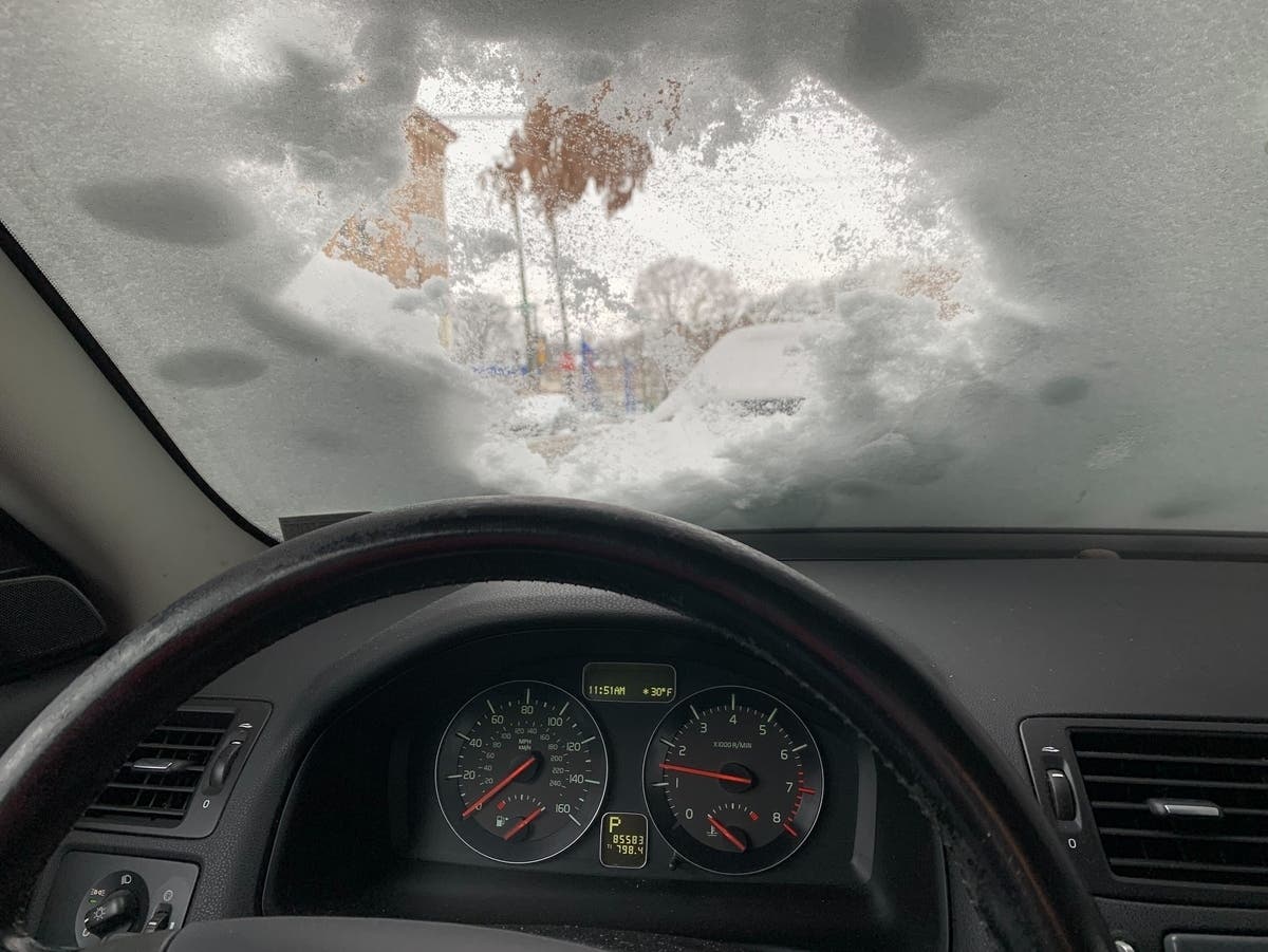 Snow-covered cars aren’t festive, Enfield police remind drivers