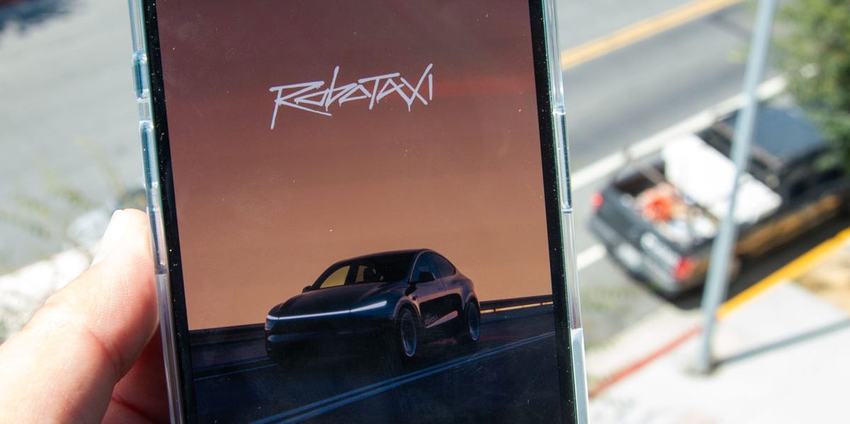 Empty Tesla robotaxi spotted testing on Texas streets, without safety ...