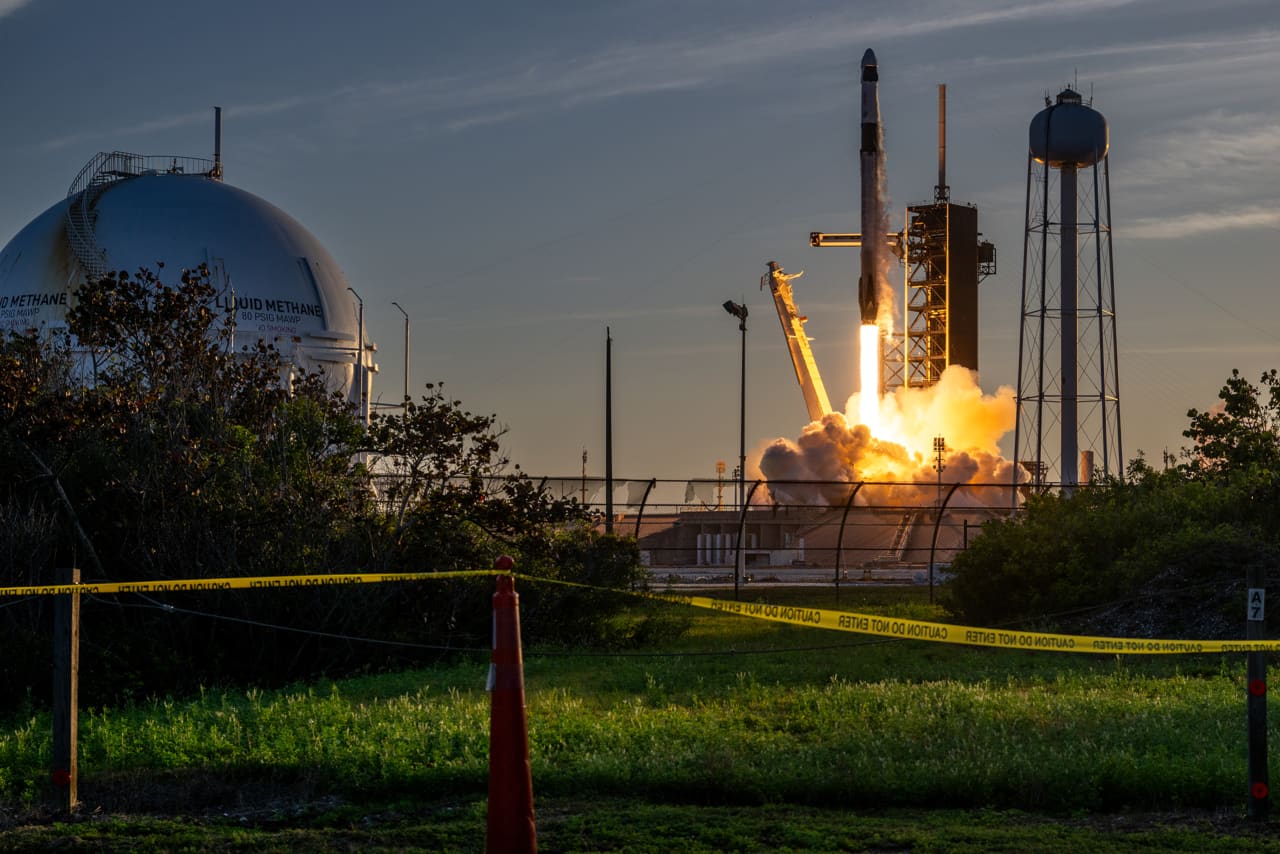 SpaceX has two aces up its sleeve in the battle to put AI data centers ...