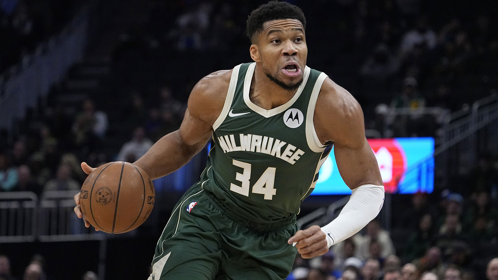Bucks’ Giannis Antetokounmpo ready to ‘put on cape’ after calling out ...