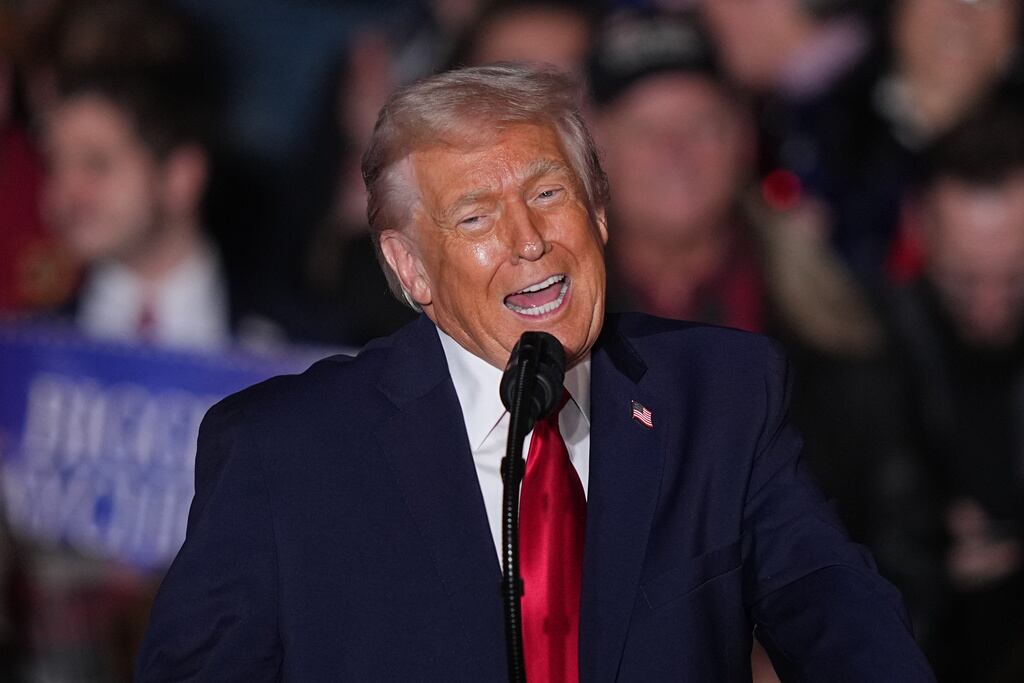 Live: Trump & Whatley in Rocky Mount tonight for campaign stop