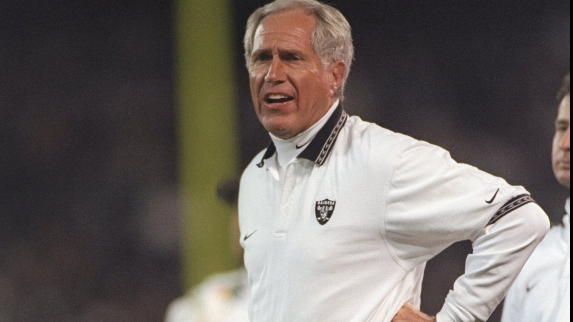Former Raiders head coach Mike White dies at 89