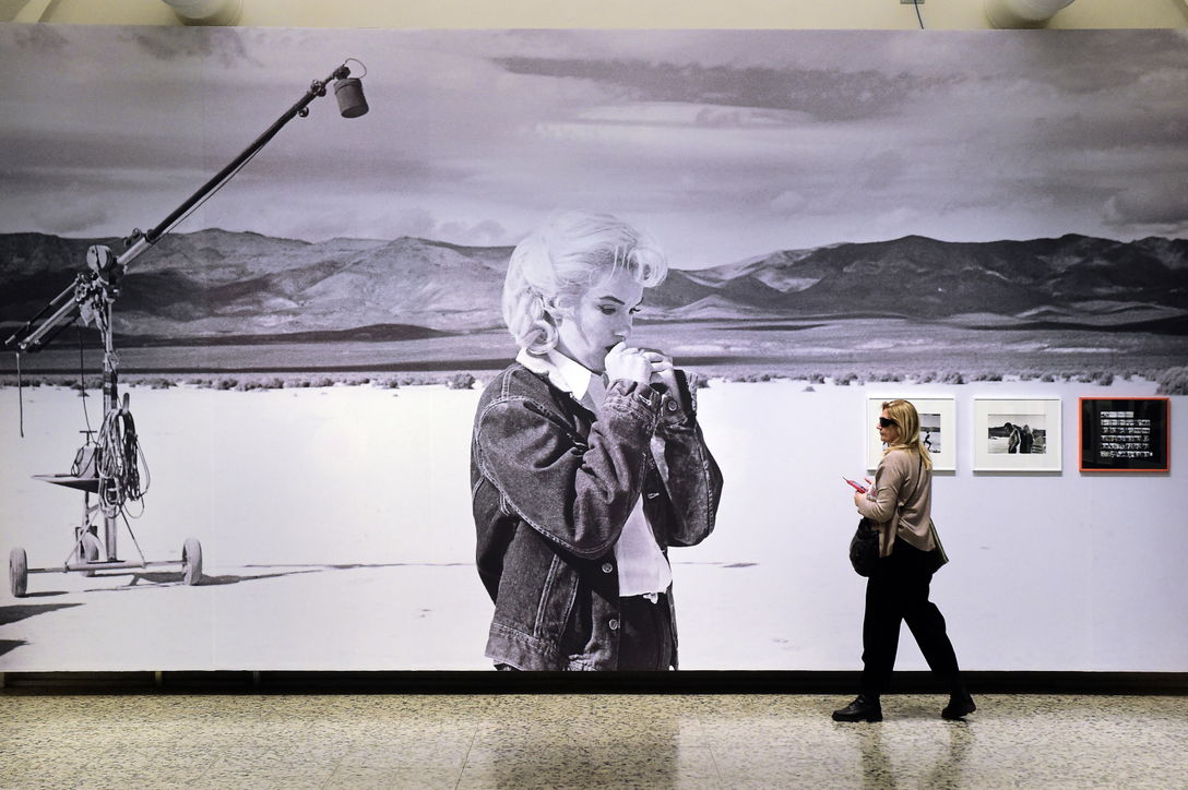 This photographer snapped Marilyn Monroe, Joan Crawford & a 1960s ...