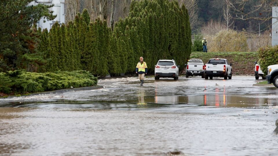 Southern King County floods: Green River levee breach prompts emergency ...