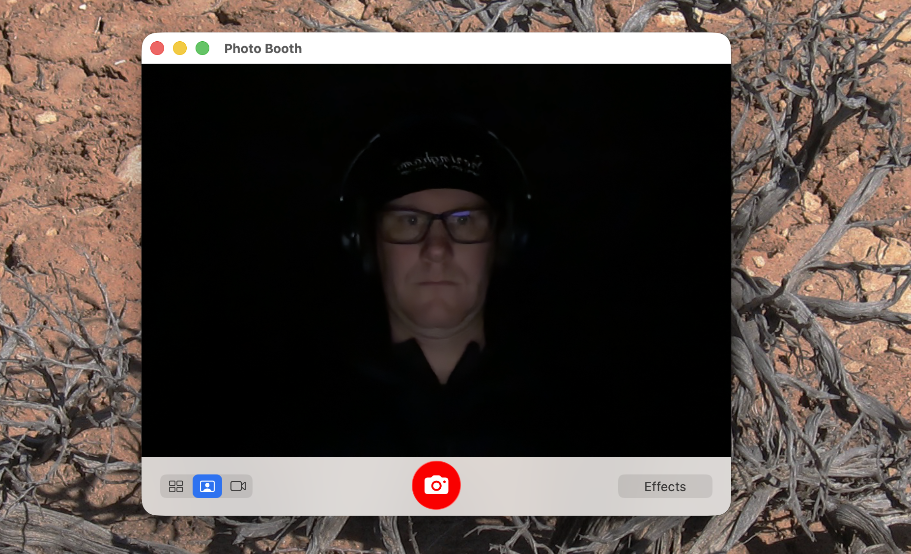 You can now use your MacBook's display as a ring light