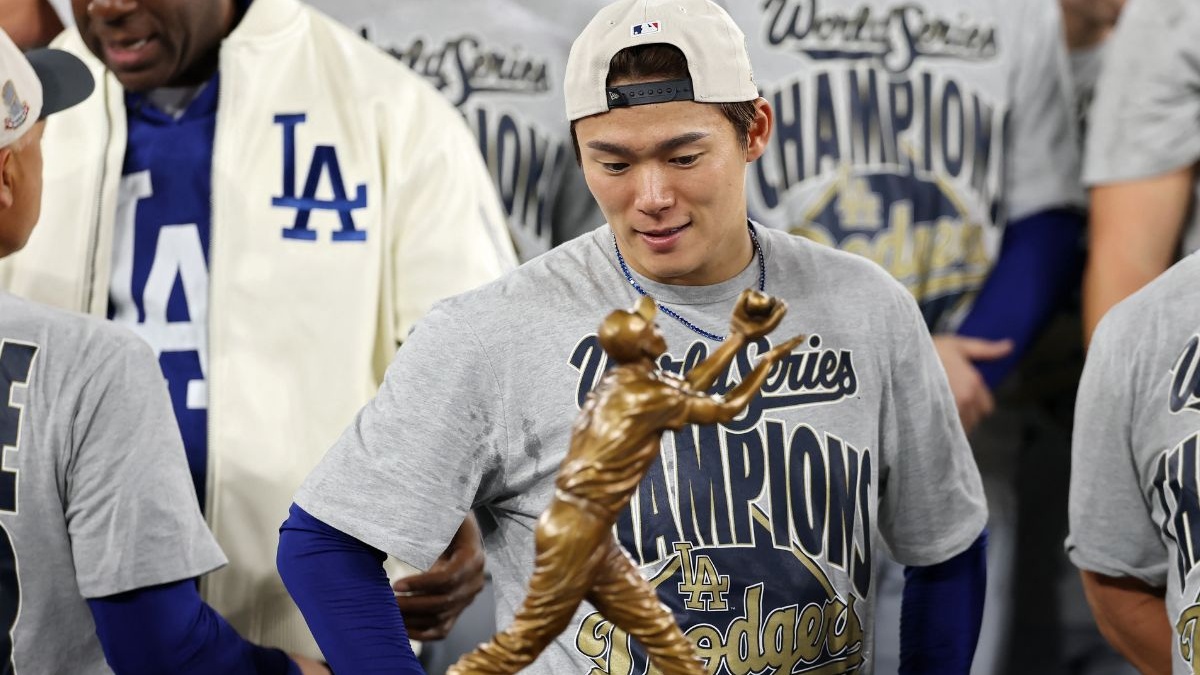 MLB: Dave Roberts reveals the truth about Yamamoto's heroic World ...