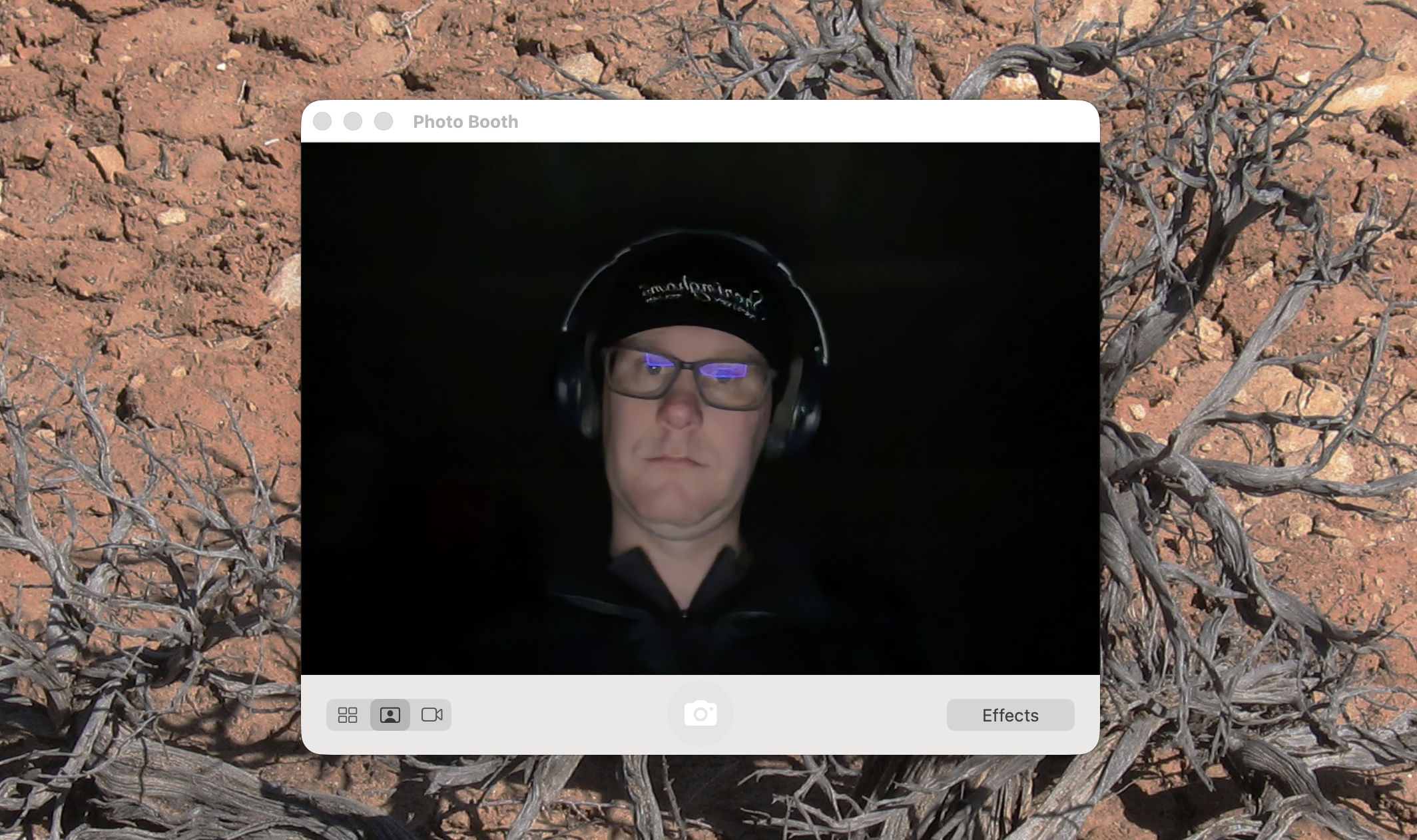 You can now use your MacBook's display as a ring light