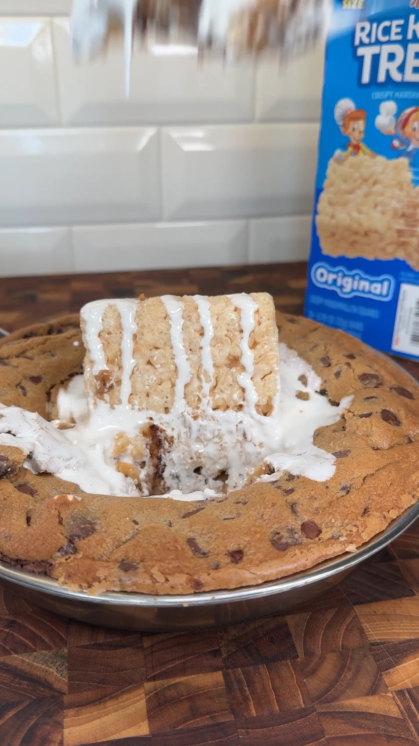 Rice Krispies Treats cookie pie