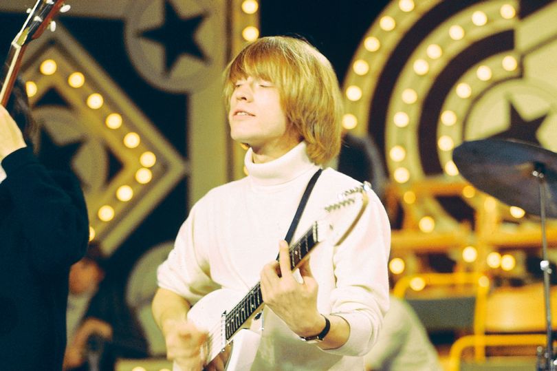 Detalles de la autopsia de Brian Jones tras su misteriosa muerte y su ...