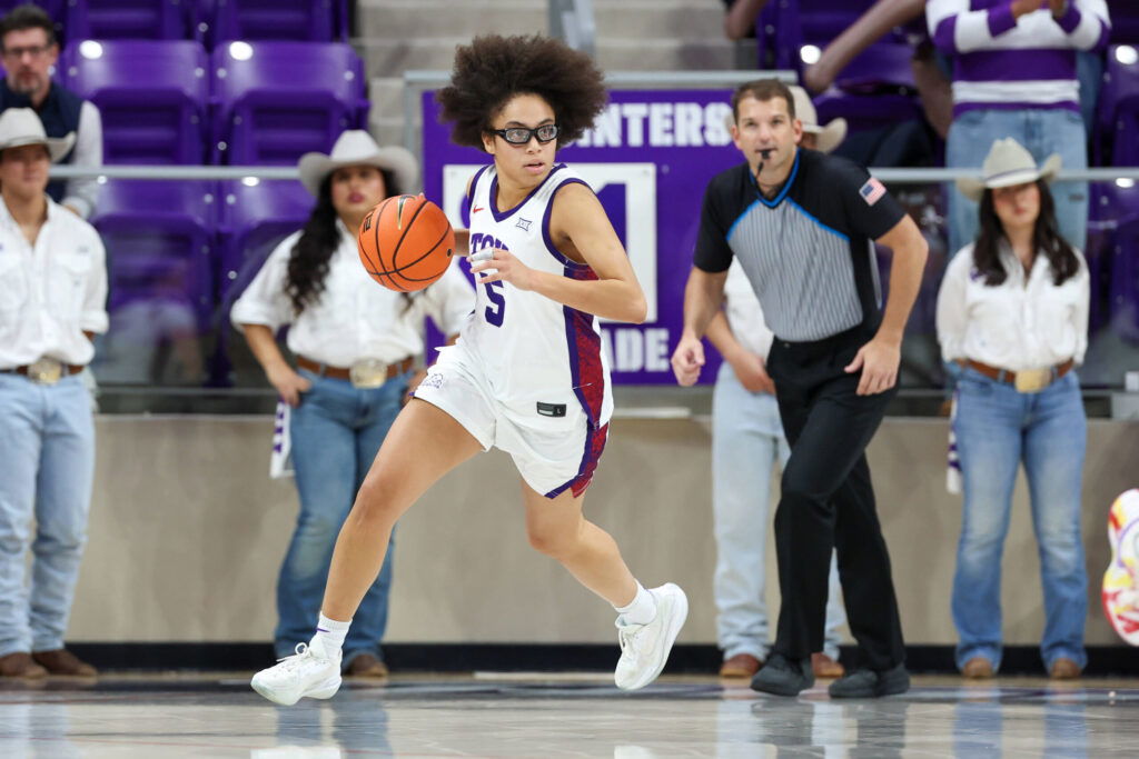 Watch: Olivia Miles shows off unreal court vision in latest performance