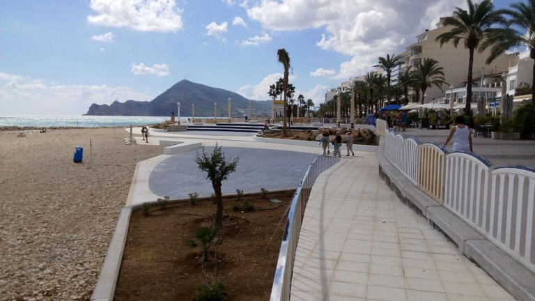 Altea afronta el verano con más de cuarenta socorristas en sus playas