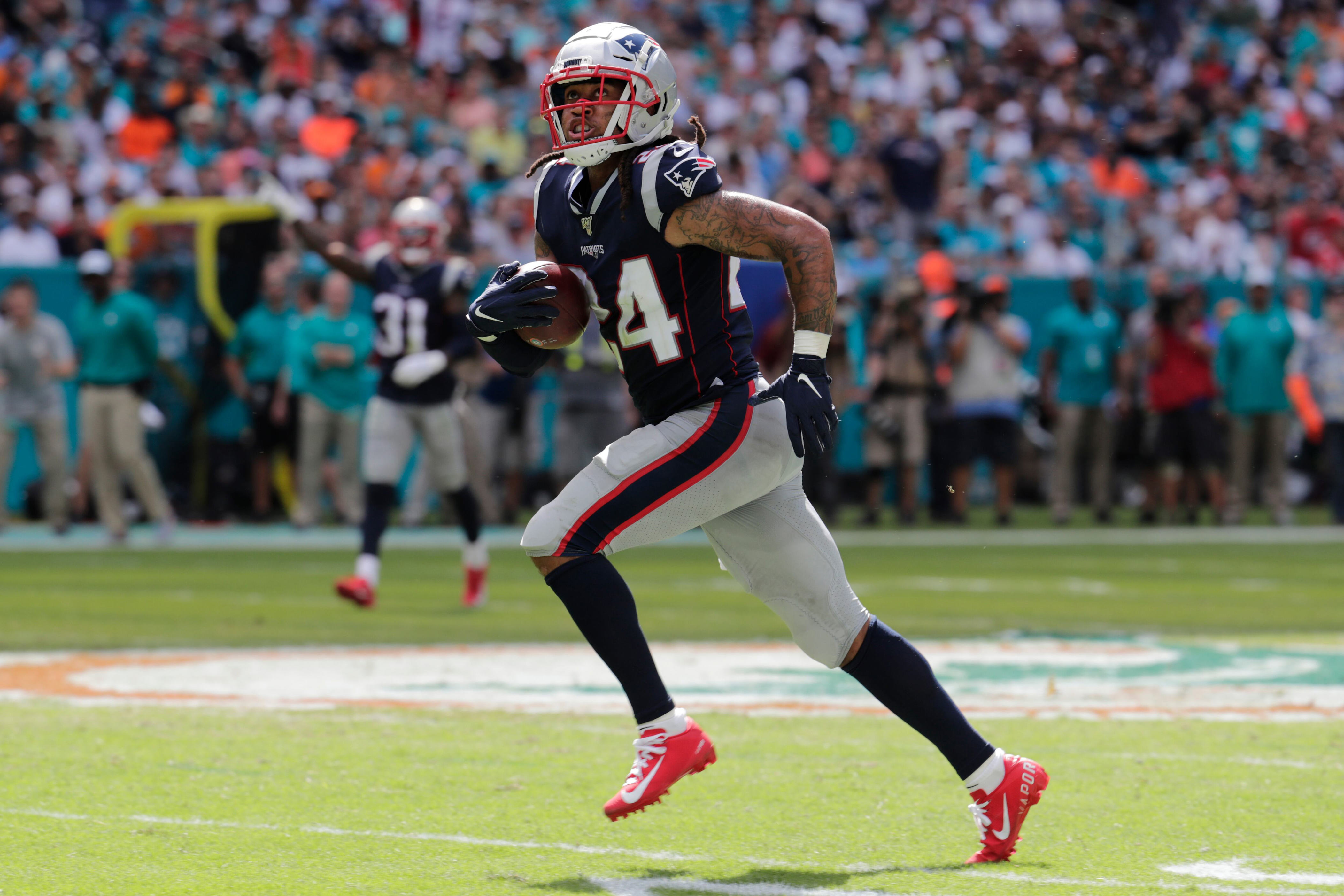 Former NFL All-Pro Stephon Gilmore earns degree alongside other Gamecocks