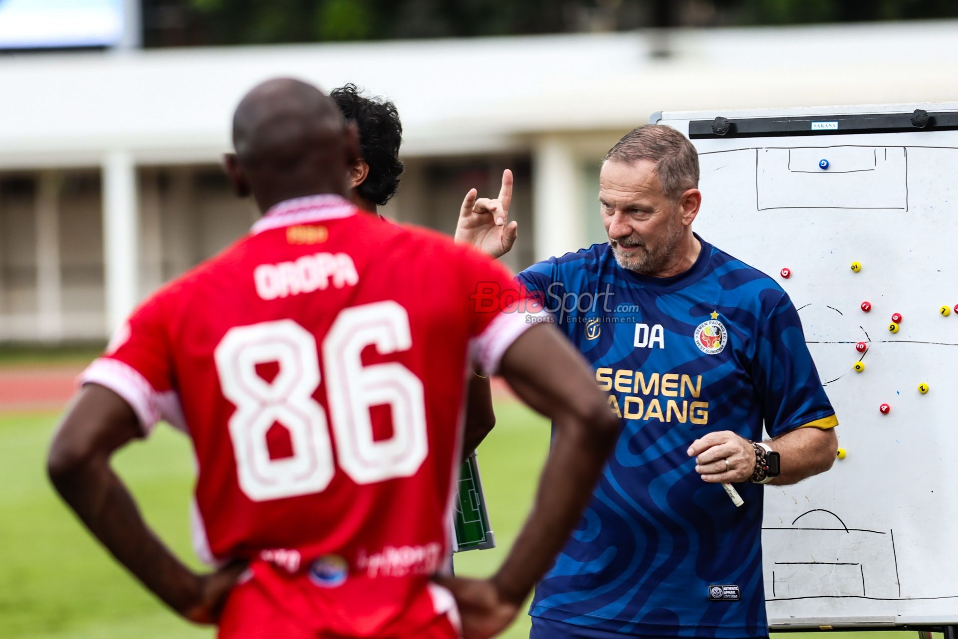Eks pelatih Persib bertekad buat panas Persija saat lawan Semen Padang