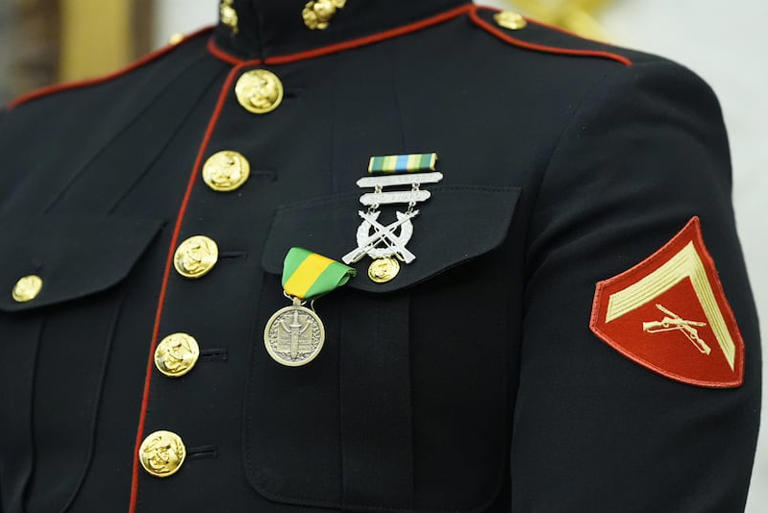 Trump, Hegseth give out Mexican border defense medal