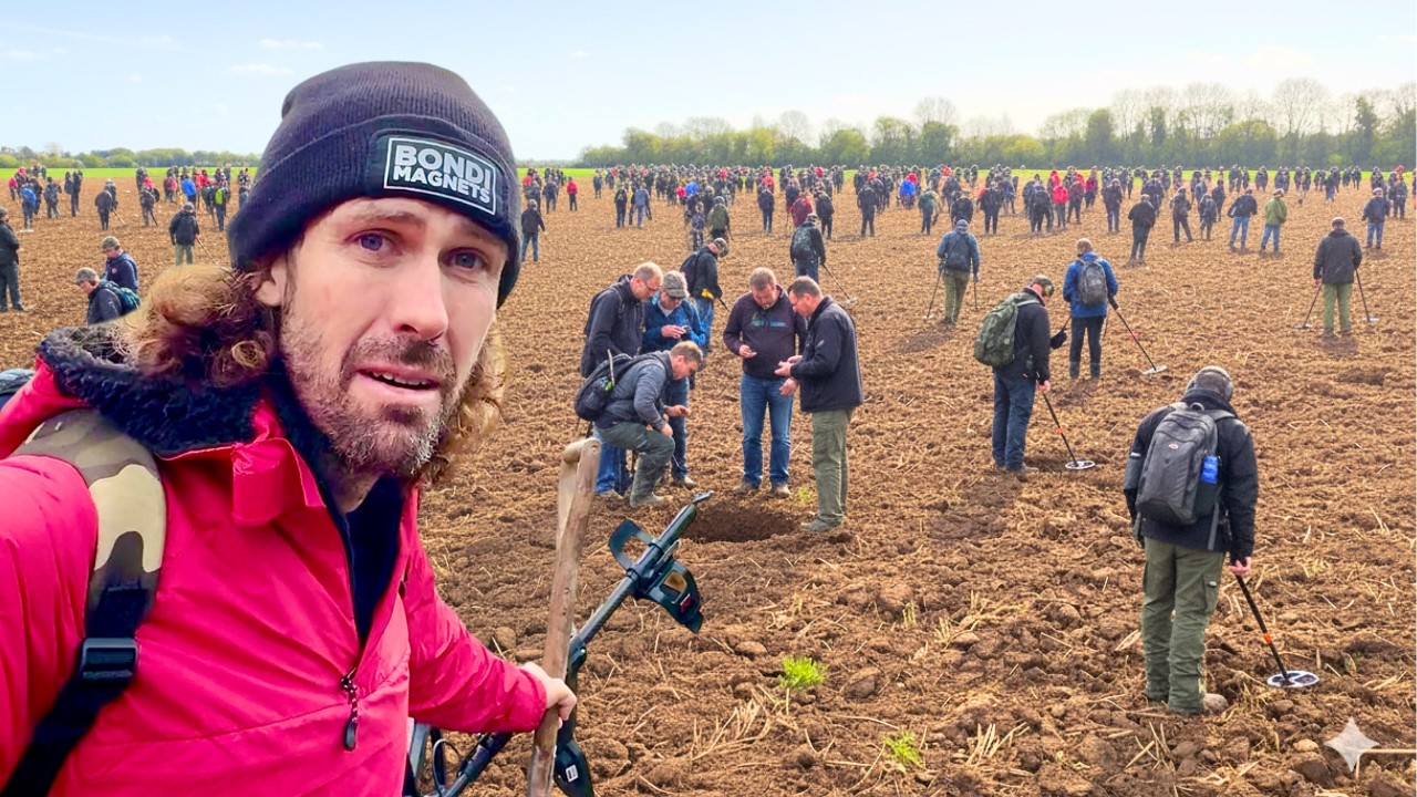 Joining 2000 people metal detecting for treasure in England