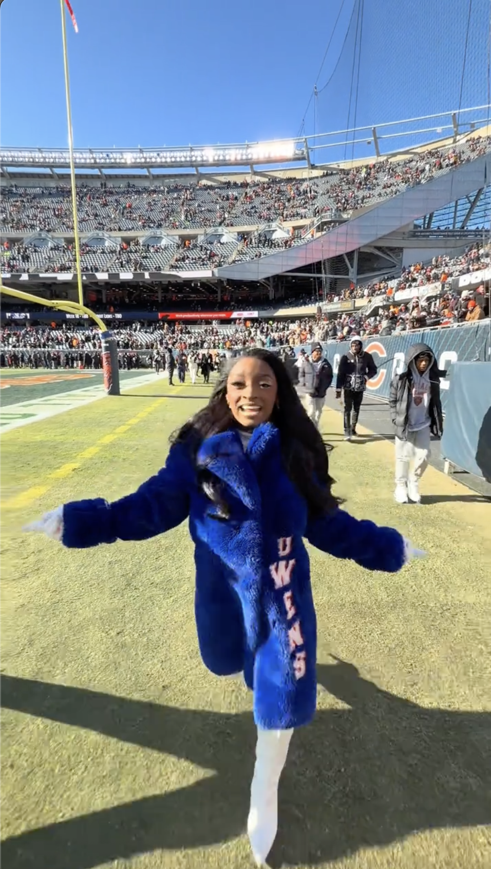 Simone Biles braces for the 'coldest game' in custom Chicago Bears blue ...