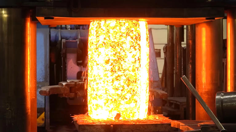 What's the difference between Ford's Megazilla and Godzilla V8 engines?