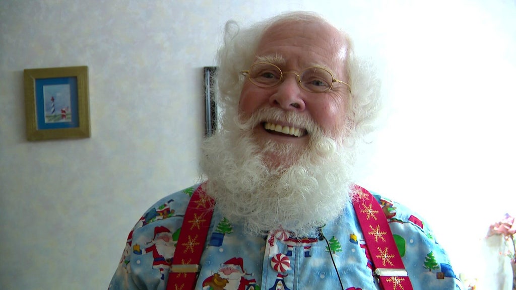 How one Santa gets ready before spreading holiday cheer in Twin Cities