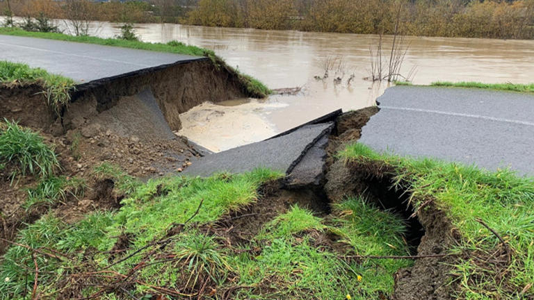 Live updates: Washington flooding, road closures, evacuations