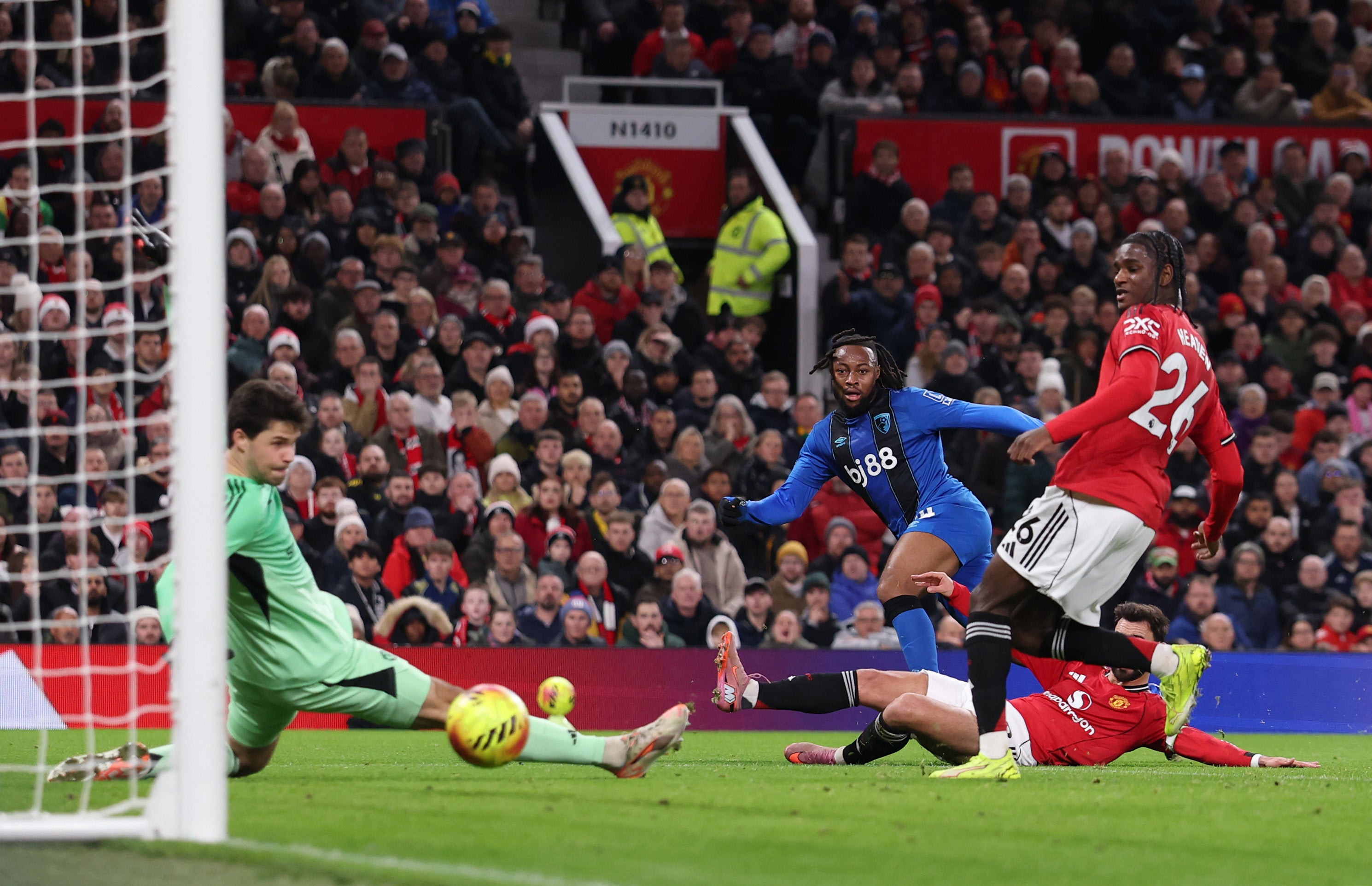 4-4! Man Utd and Bournemouth play out stunning eight-goal thriller