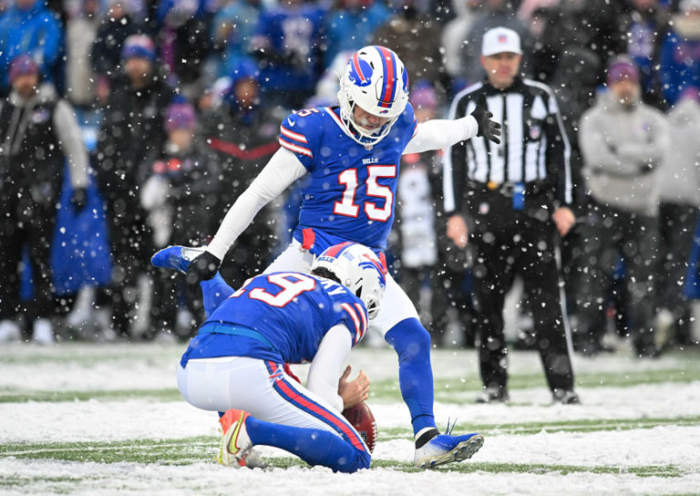 Bills kicker Matt Prater week-to-week with quad injury