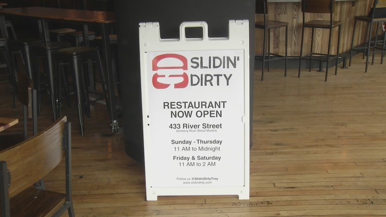 Slider restaurant opens new Troy location