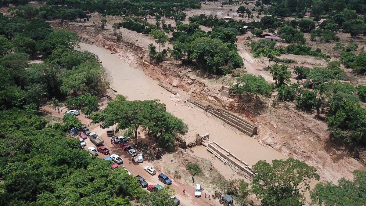 Bolivia en crisis: río se desborda y deja 20 muertos, desaparecidos y ...