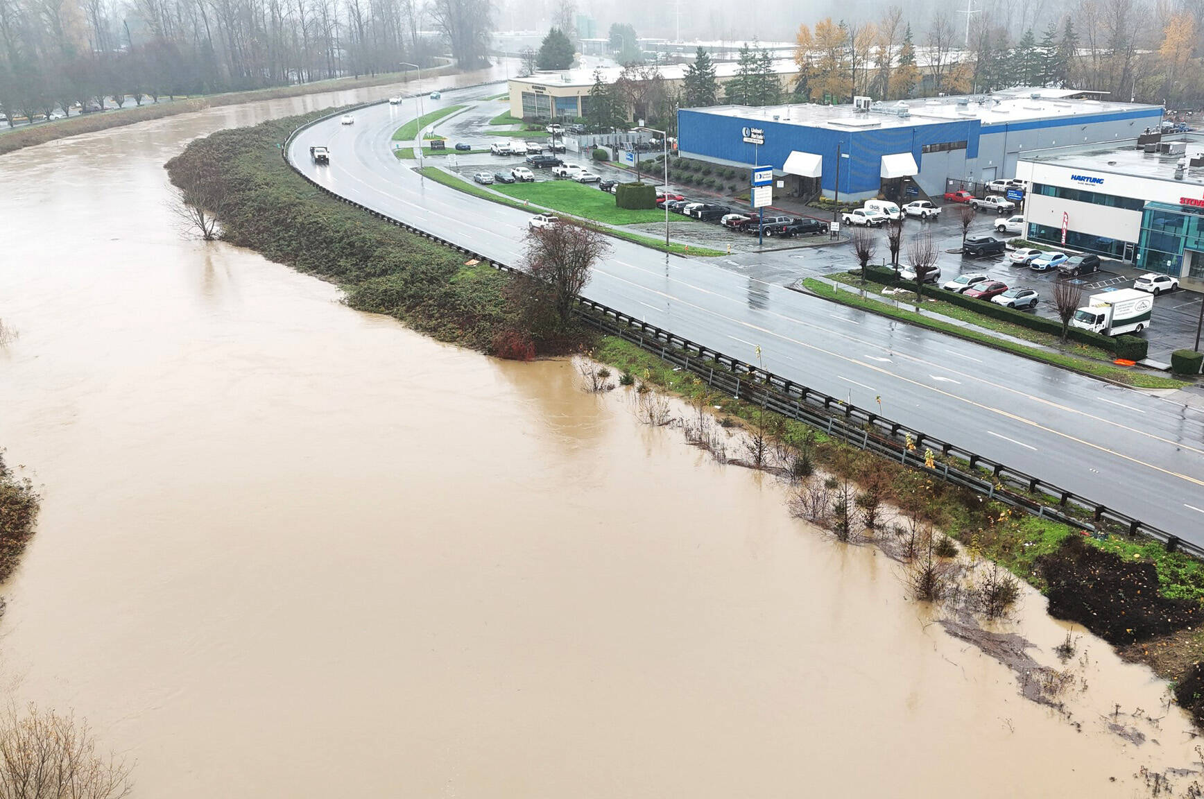 Green River levee breach impacts small areas of Kent, Renton and Tukwila