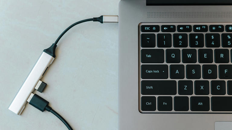 4 handy uses for your Chromebook's USB ports