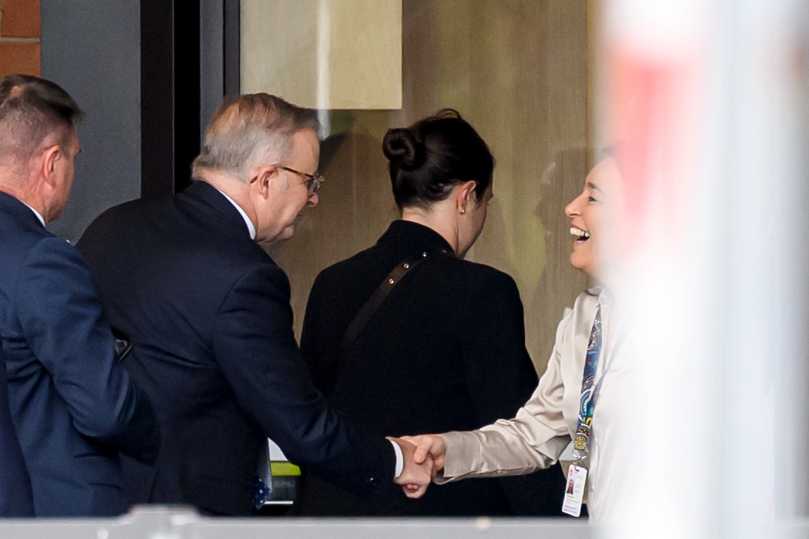 Albanese visita en el hospital a Ahmed al Ahmed, héroe australiano del ...
