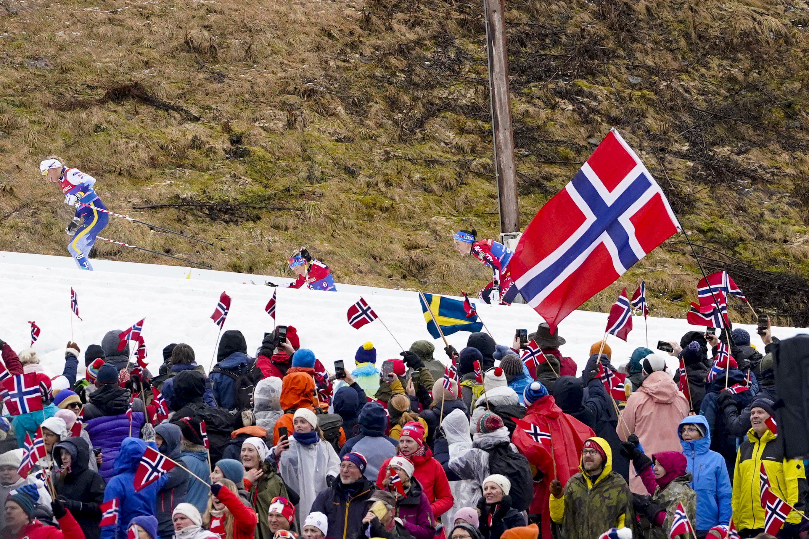 Fortsatt fall i rødvinssalget: – Folk vil ha lett og lyst når sommeren ...