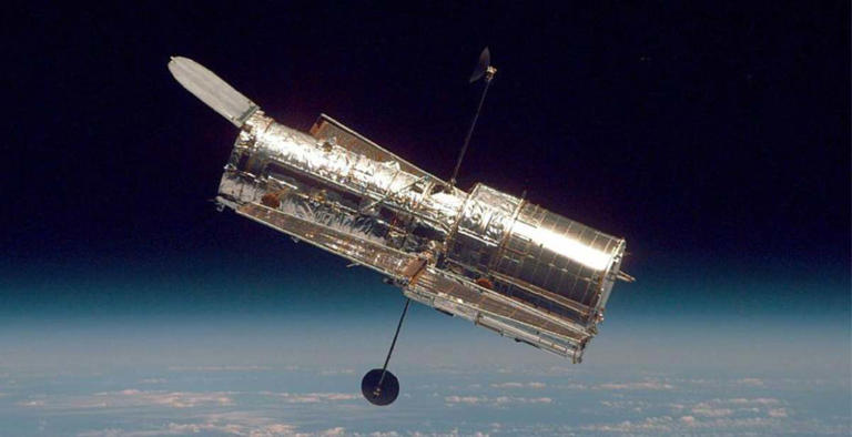 NASA's Hubble finds comet that stopped spinning and started again in ...