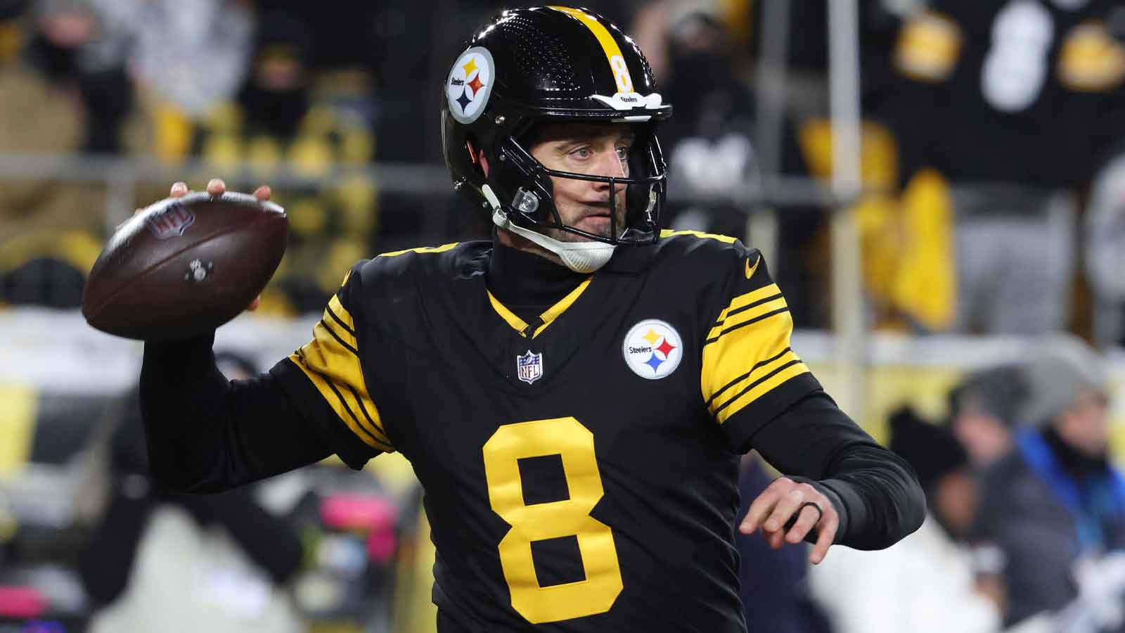 Aaron Rodgers passes Peyton Manning on all-time list during MNF