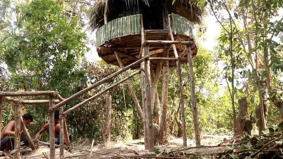 Watch a tree hut ladder come together step by step
