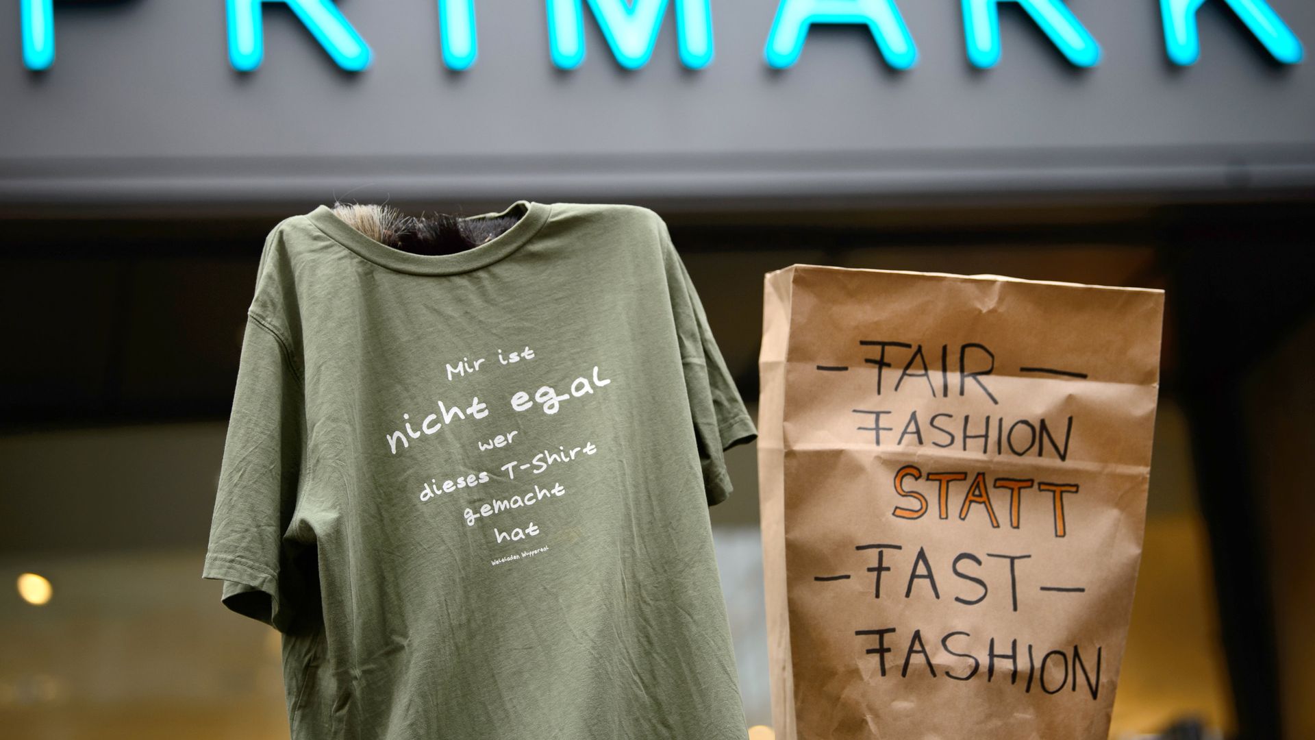 Experten schlagen Alarm: Zara und Co. richten den Altkleidermarkt zugrunde