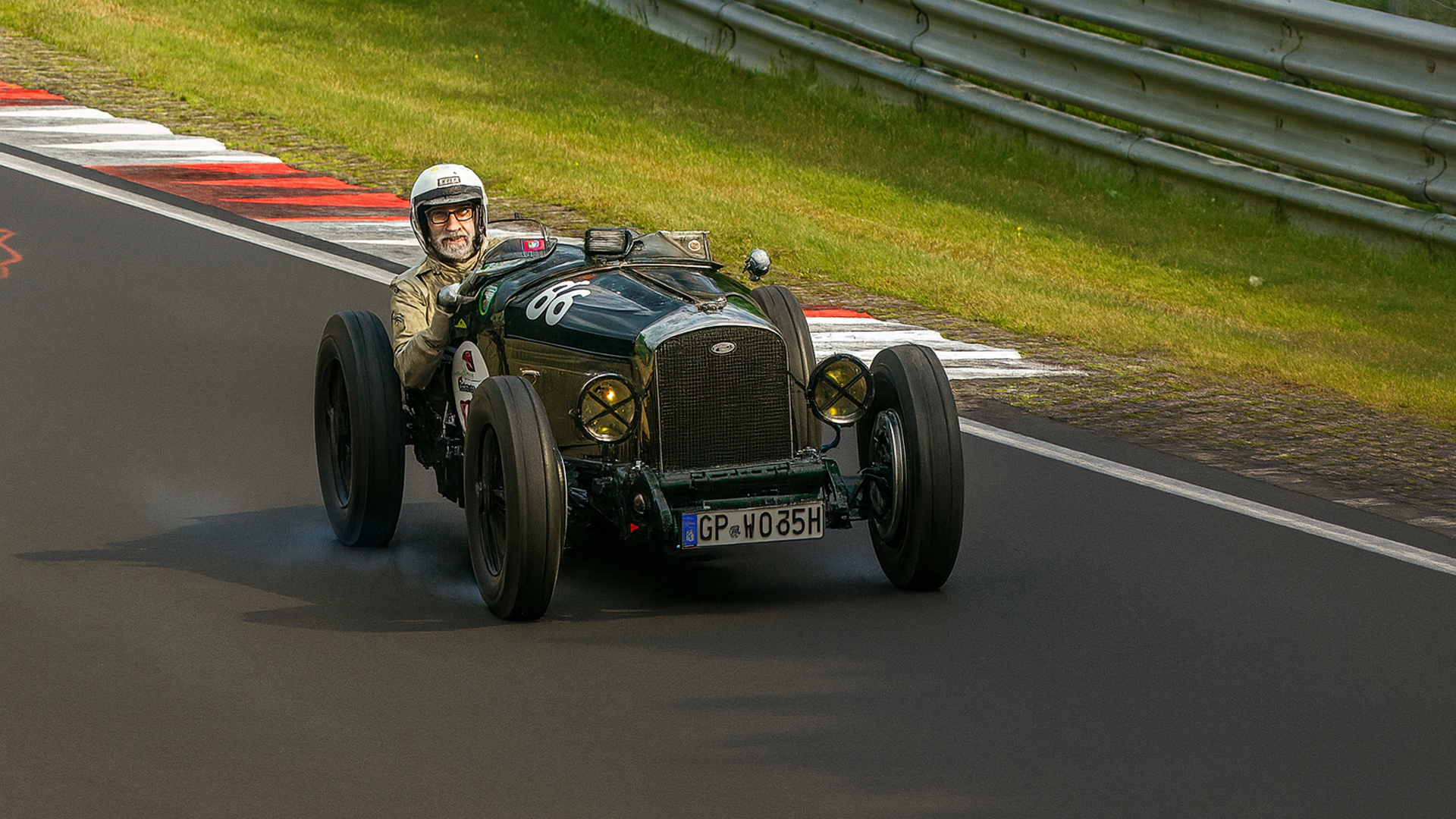 Oldtimer trotzen dem Alter auf der Nordschleife