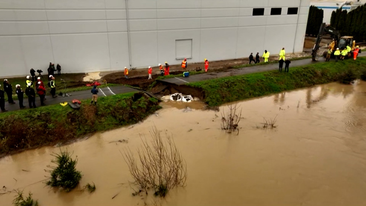 Evacuation orders lifted after Green River levee breach brought under ...