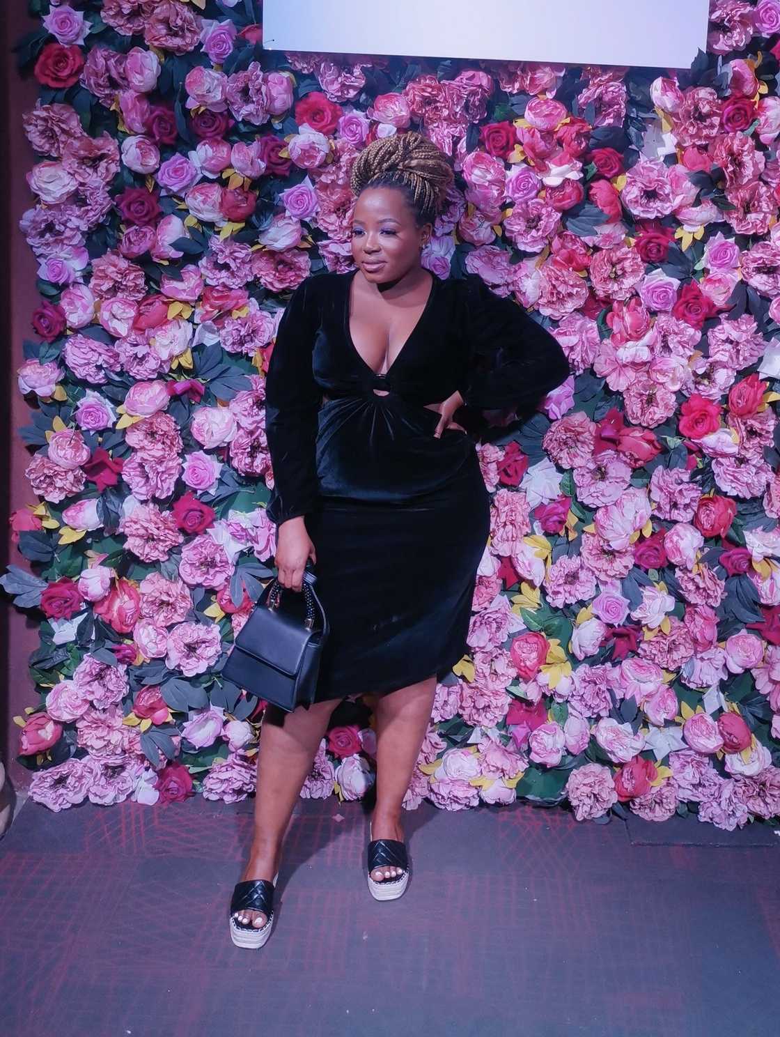 Pray for it: Woman scared to pick up mysterious stack of cash left with ...