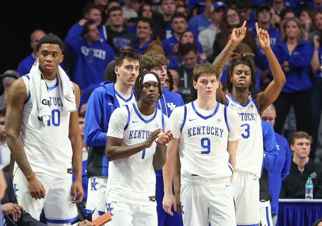 Monday headlines: Kentucky in the college basketball rankings